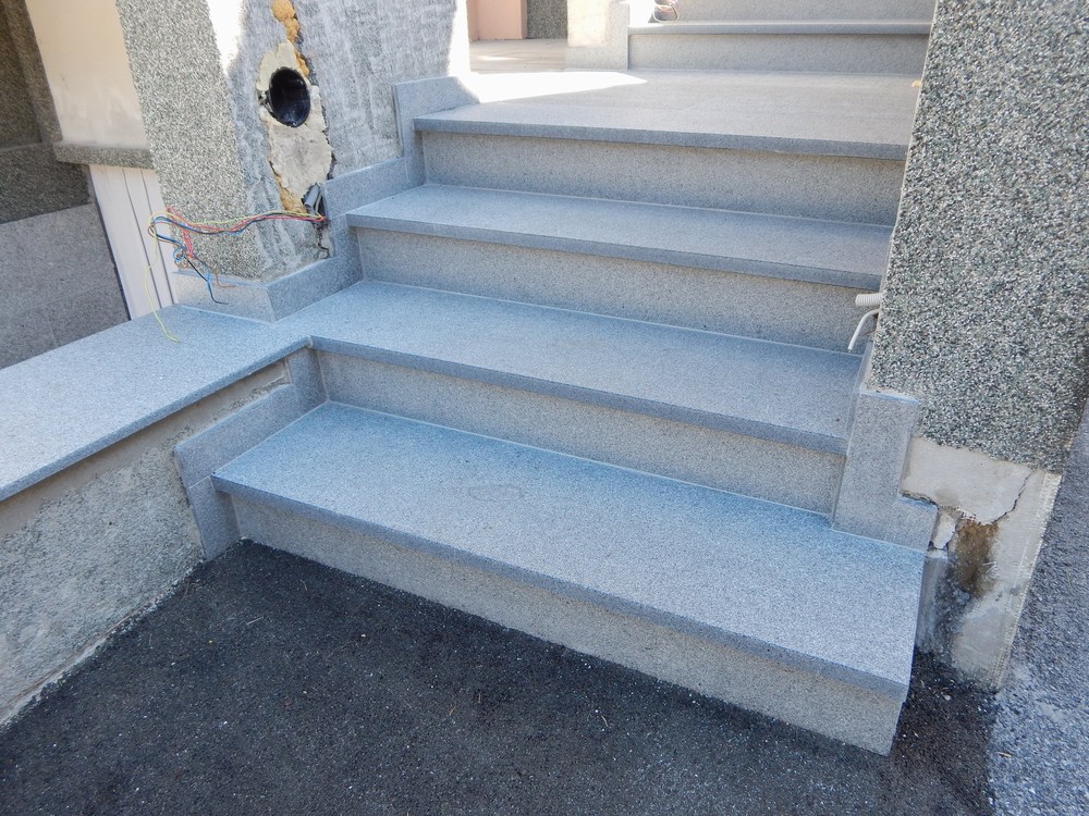 Granitne Stopnice: Zunanje ali Notranje Granitne Stopnice po meri ...