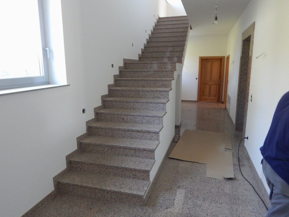 Granitne Stopnice: Zunanje ali Notranje Granitne Stopnice po meri ...