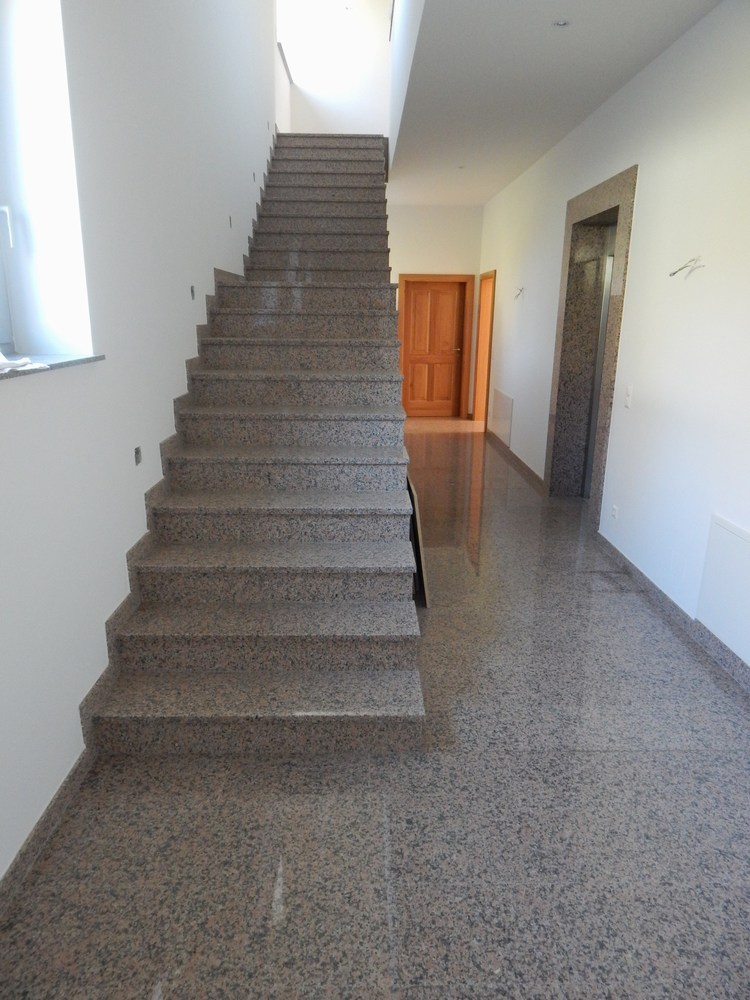 Granitne Stopnice: Zunanje ali Notranje Granitne Stopnice po meri ...