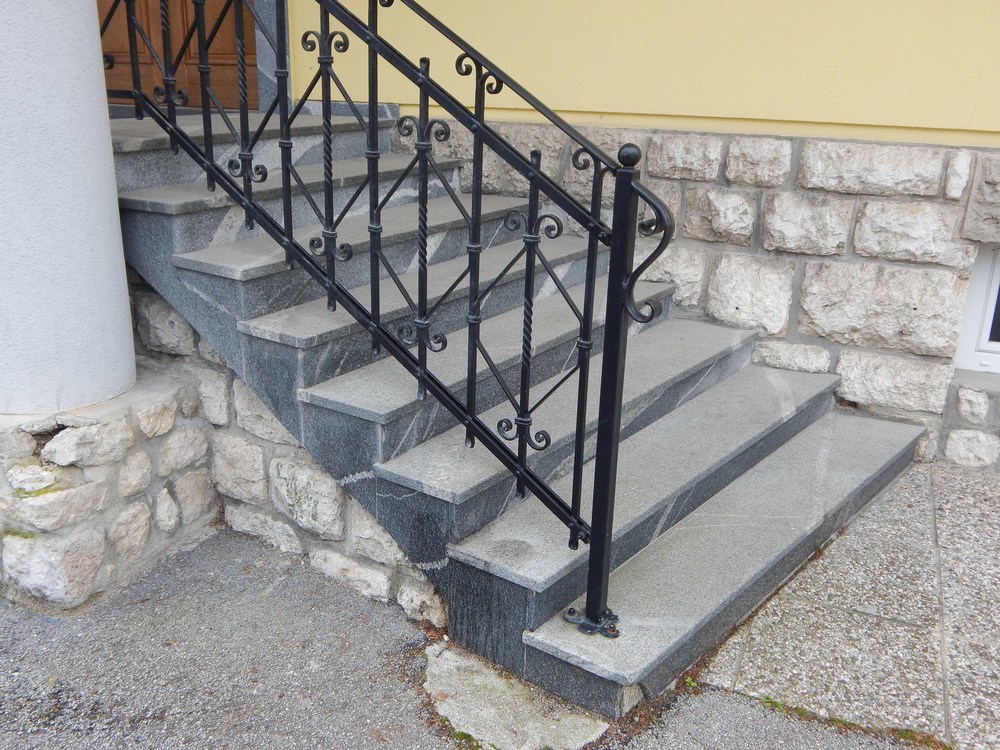 Granitne Stopnice: Zunanje ali Notranje Granitne Stopnice po meri ...