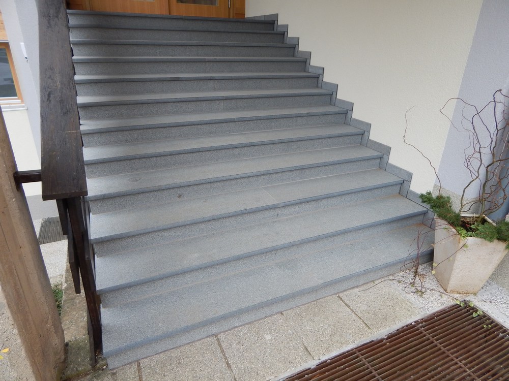 Granitne Stopnice: Zunanje ali Notranje Granitne Stopnice po meri ...
