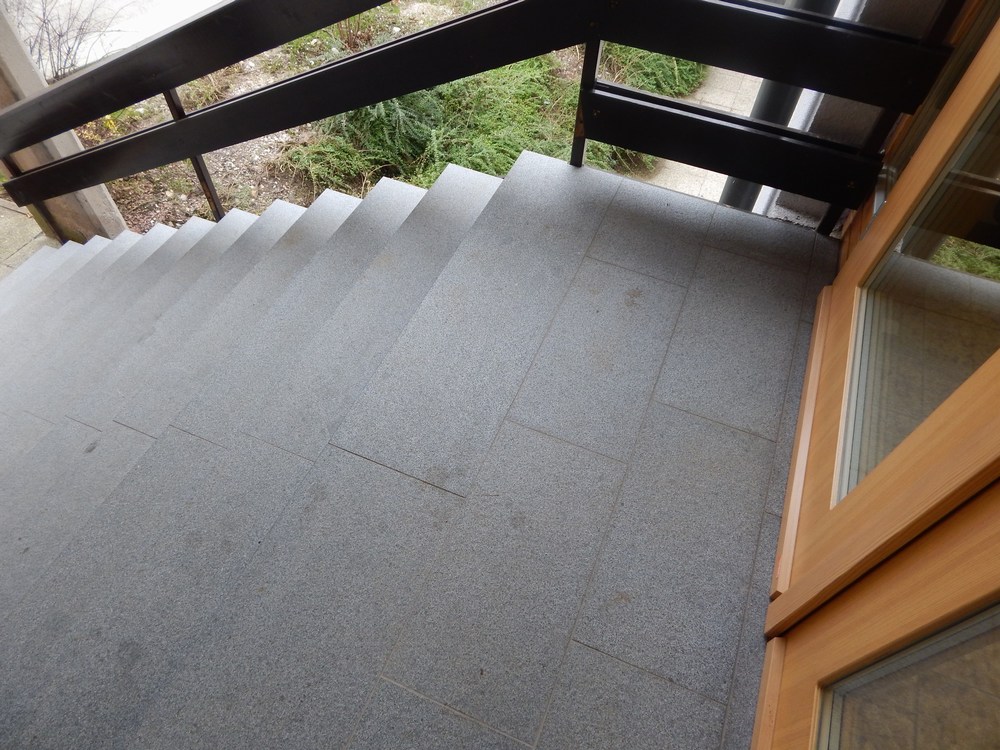 Granitne Stopnice: Zunanje ali Notranje Granitne Stopnice po meri ...