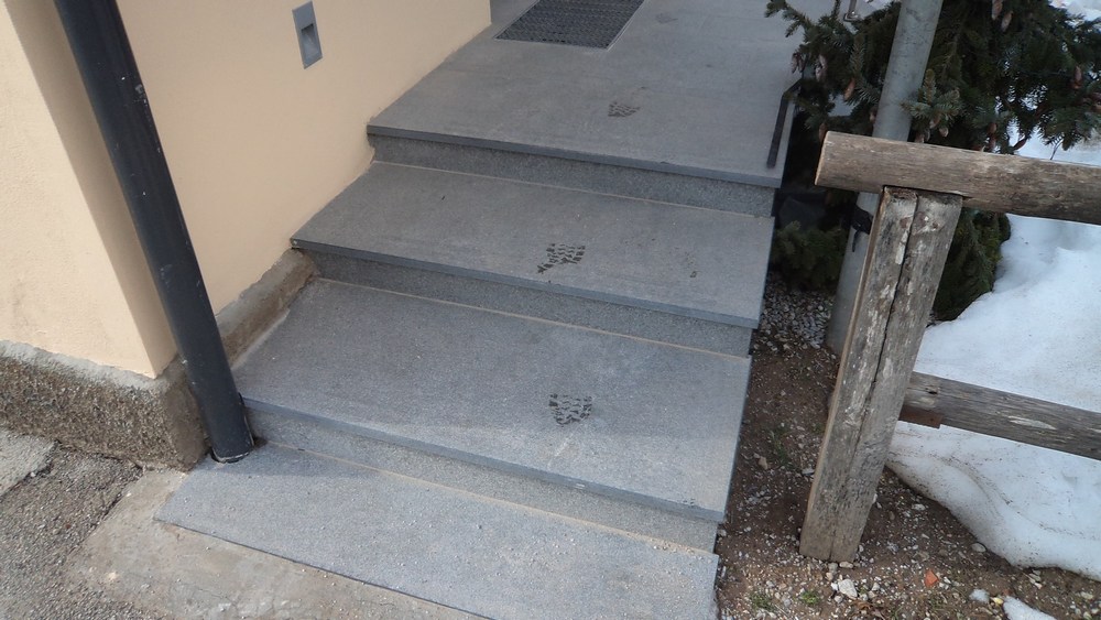 Granitne Stopnice: Zunanje ali Notranje Granitne Stopnice po meri ...